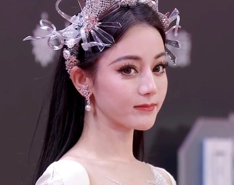 Đâu là những lỗi trang điểm đi tiệc cuối năm mà các nàng thường mắc phải?